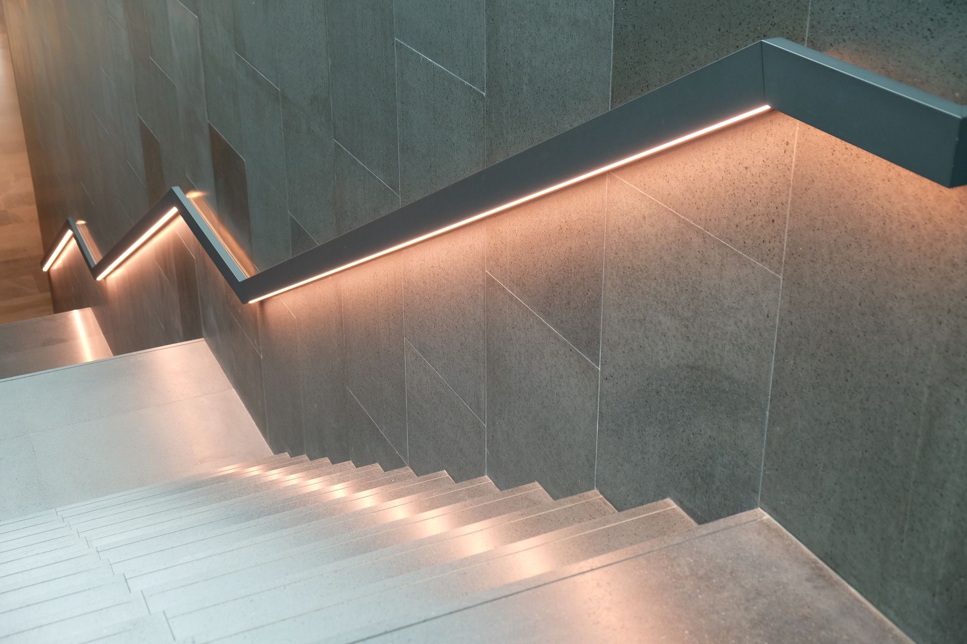 La iluminación con tiras LED convierte espacios únicos | Iludec ...